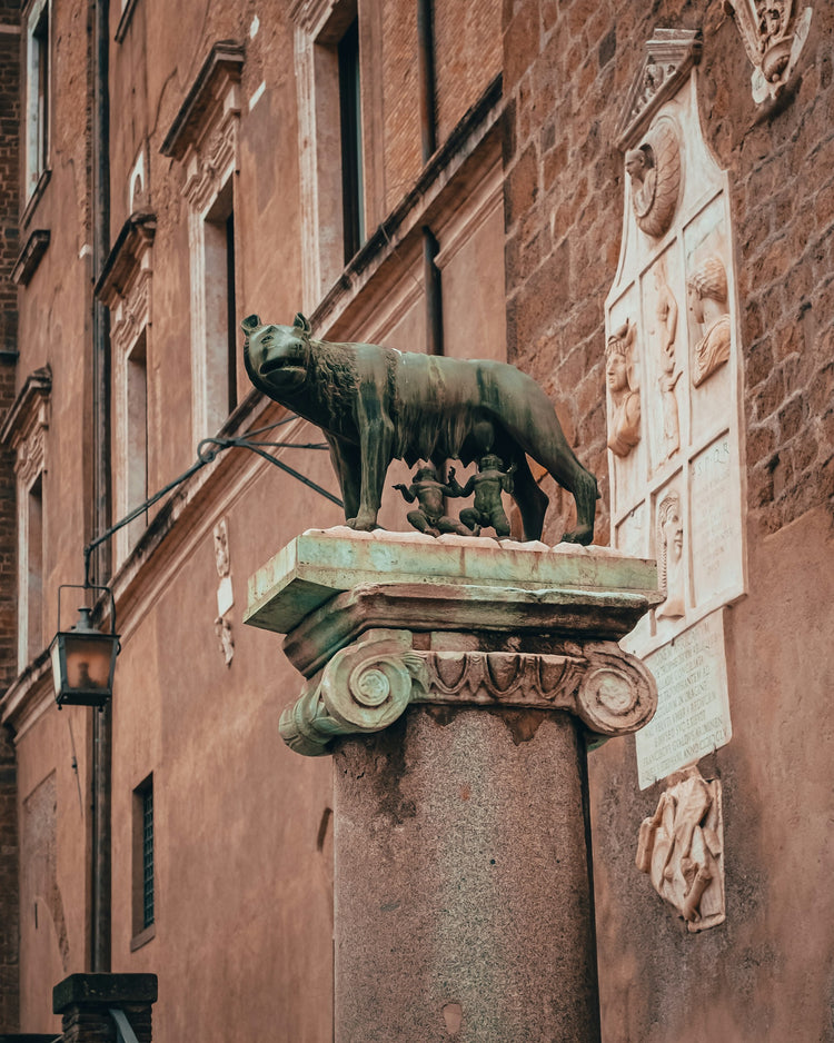 Understanding the Significance of the Capitoline She-Wolf Statue ...